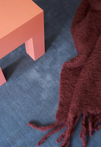 Vloerkleed Layered Classic Solid Wool Rug Cornflower Blue ...